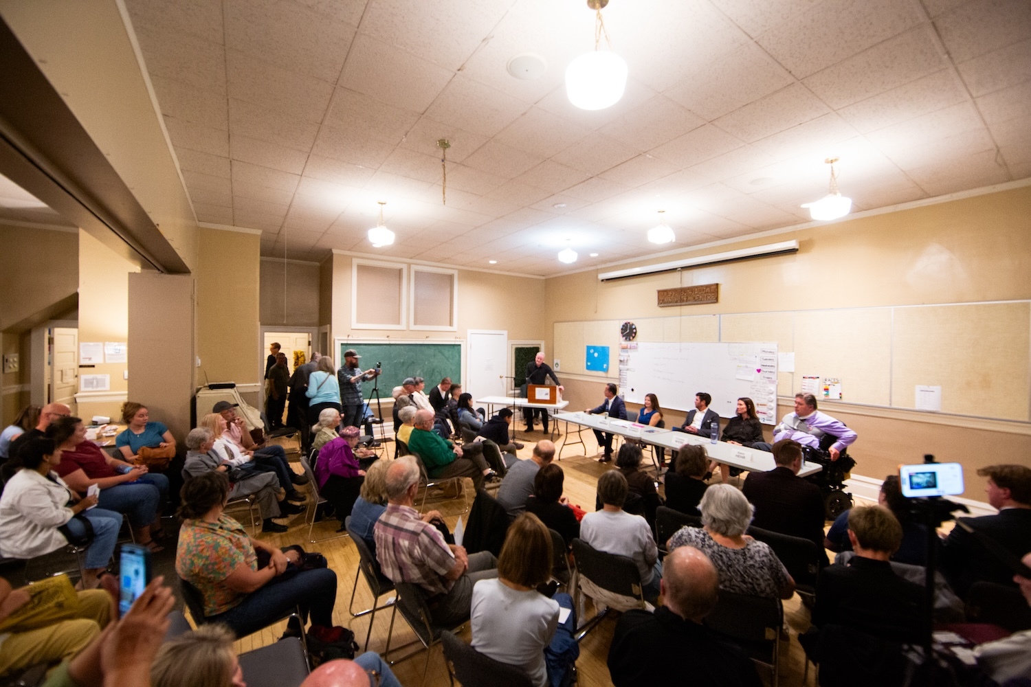 FULL VIDEO: Calgary Ward 8 candidate debate at Cliff Bungalow-Mission ...